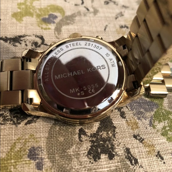 Michael Kors | Accessories | Michael Kors Runway Mk555 Midsize ...